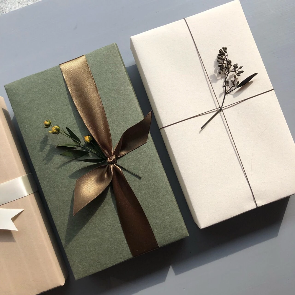 Minimalist Christmas Wrapping With Plants